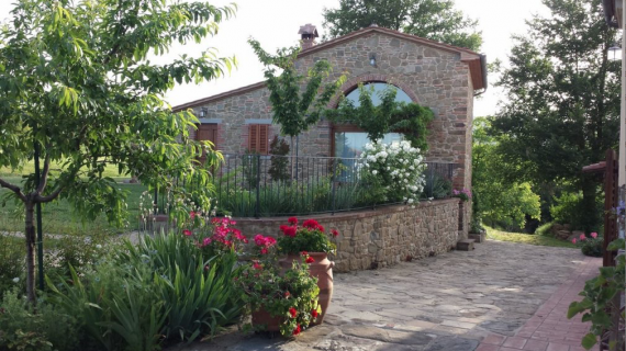 8 perfect locations for a weekend among the roses in Italy