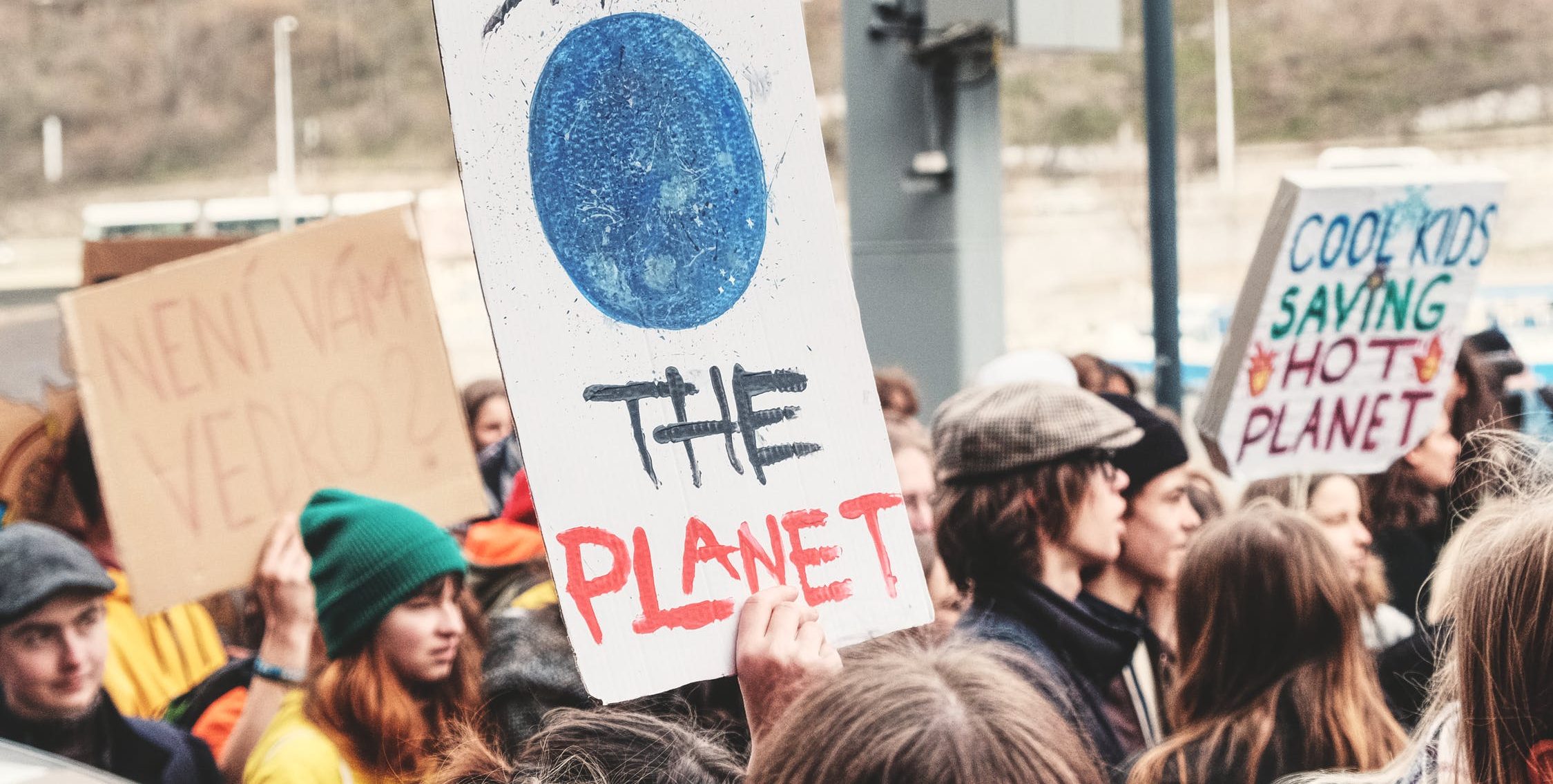 10 Sustainable Ways Students Can Save the Planet - Ecobnb