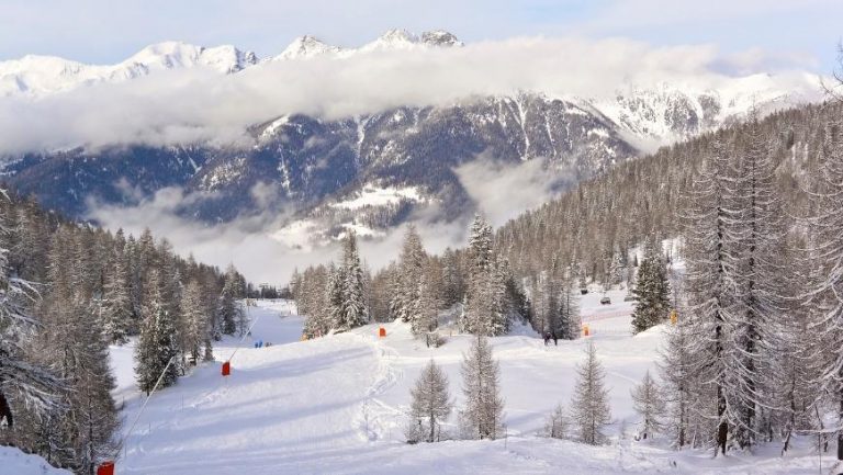Go Skiing by Train: 11 Destinations Where No Car is Needed - Ecobnb